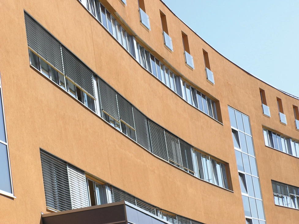 FH OÖ Campus Linz, VALETTA Raffstore im Unterputzschacht