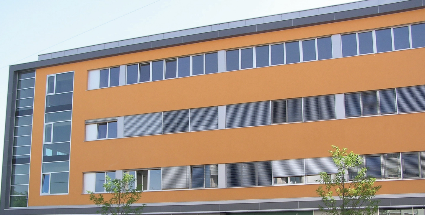 FH OÖ Campus Linz, VALETTA Raffstore im Unterputzschacht